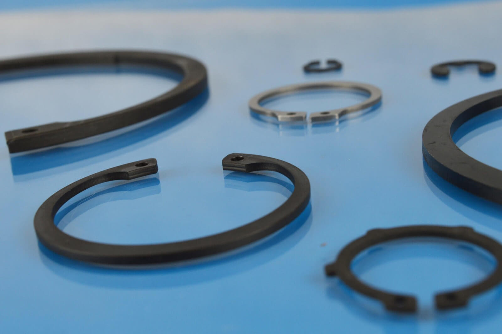 Circlips | Metric Internal Circlips & Metric External Circlips ...